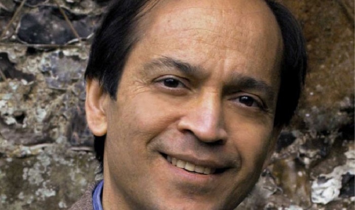 Writers action of returning awards not concerted: Vikram Seth | India.com