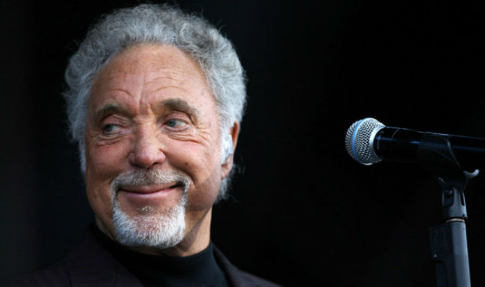 Tom Jones wants DNA test to check for black blood | India.com