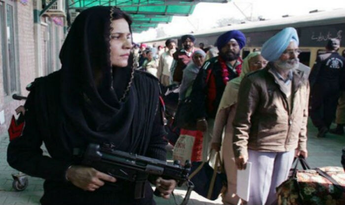 Female Pakistani commando guards Indian Sikhs as they visit ‘Nankana ...