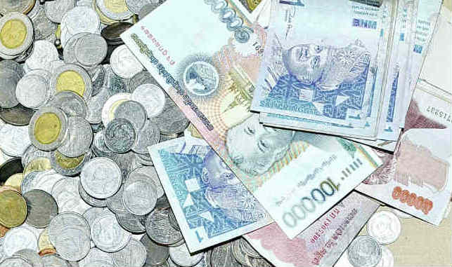 INR to USD forex rates day: Rupee gains 4 paise against dollar in early ...