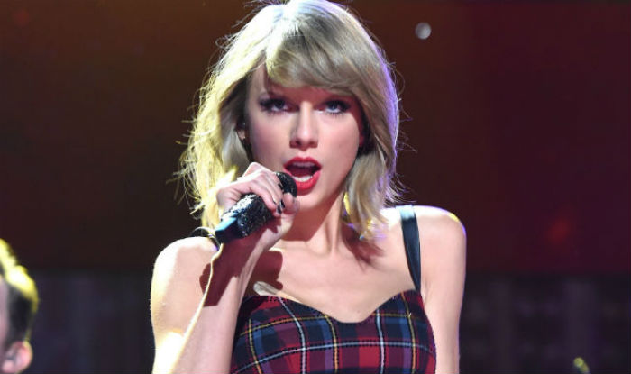 Taylor Swift, Calvin Harris build Christmas snowman | India.com