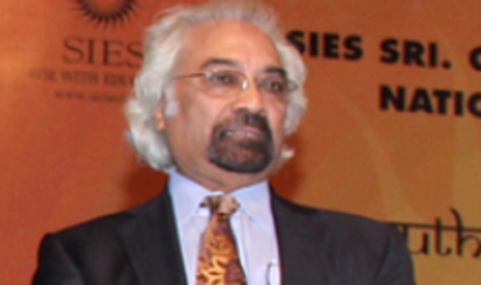 Sam Pitroda defends Rajiv Gandhi, slams hindsight analysis | India.com