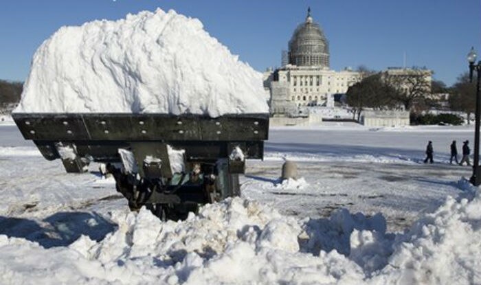 US blizzard kills 25, Washington struggles to rebound | India.com