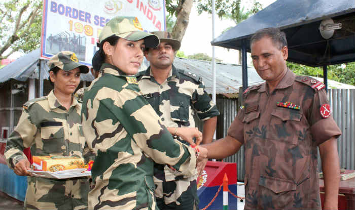 Women BSF constables foil Pakistan intruder’s attempt | India.com