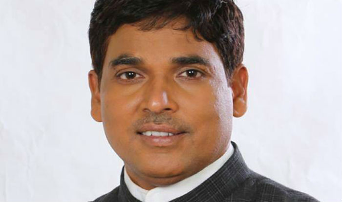 Law minister Arun Kumar Sahoo faces egg attack in Cuttack | India.com