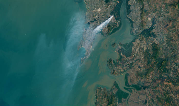 Blaze continues at Deonar dumping ground in Mumbai | India.com