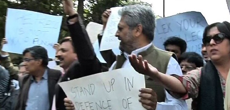 Journalists march in protest against ‘manhandling of reporters’ at ...