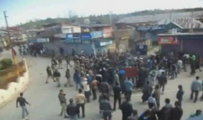 Fresh protests in Handwara as restrictions lifted briefly | India.com