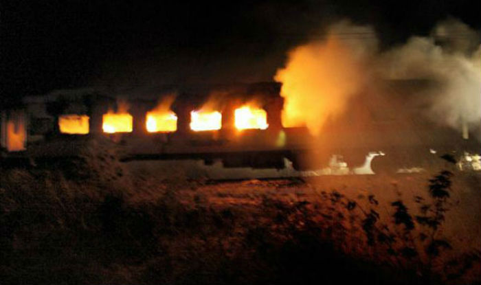 Pakistan: Death Toll in Fire Accident at Karachi-Rawalpindi Tezgam ...