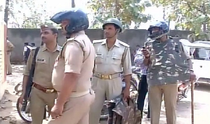Prison riot breaks out in Varanasi district jail (Watch video) | India.com