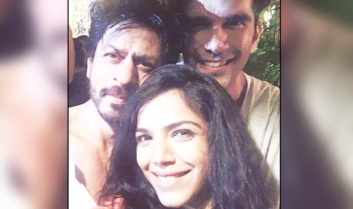 #TuesdayMotivation: Shah Rukh Khan’s adorable selfie with FAN co-star ...
