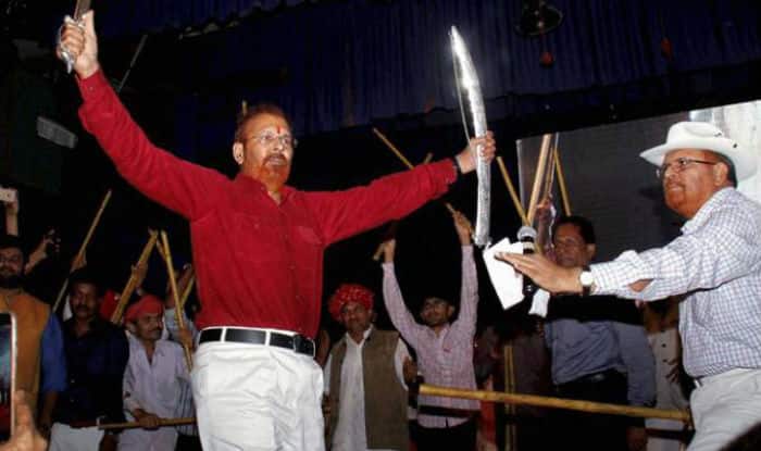 Gujarat ex-IPS officer DG Vanzara’s funny ‘sword dance’ after getting ...