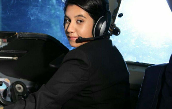 Ayesha Aziz: Kashmiri girl who became India’s youngest woman pilot at ...