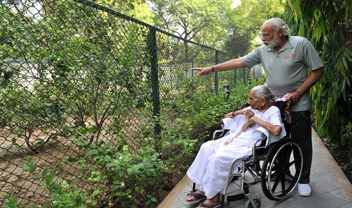 Narendra Modi spends time with mother Heeraben for the first time at 7 ...