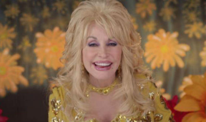 Dolly Parton Renews Vows As She Celebrates 50th Wedding Anniversary