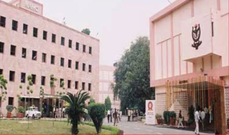 Delhi government withdraws order to relocate DGHS office to LNJP ...