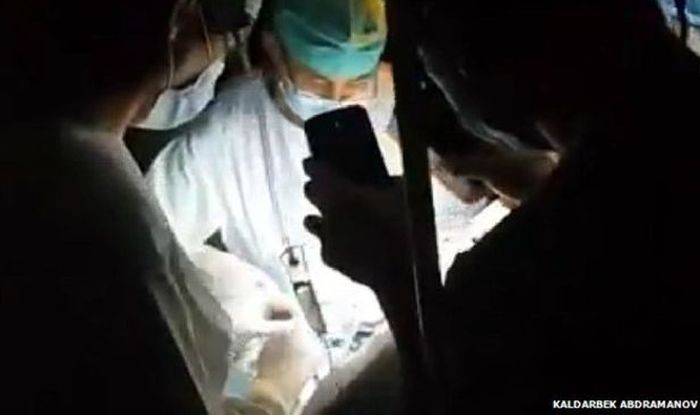 Indian doctors use torches to finish surgeries after there’s a sudden ...
