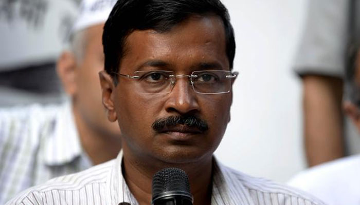 Kejriwal, AAP leaders do ‘sewa’ at Golden Temple | India.com