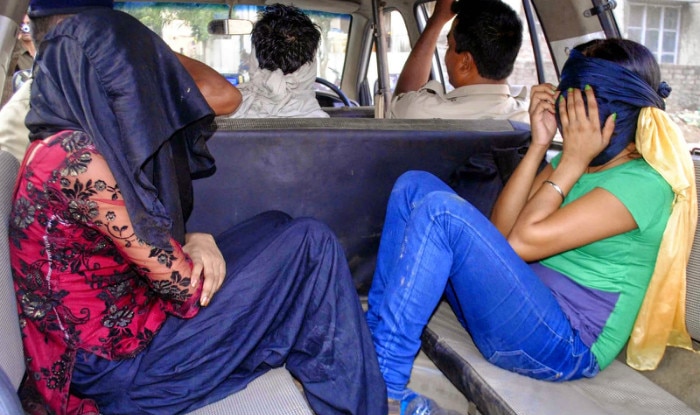 Mumbai High Profile Sex Racket मुंबई में हाई प्रोफाइल सेक्स रैकेट का भंडाफोड़ दो एक्ट्रेस