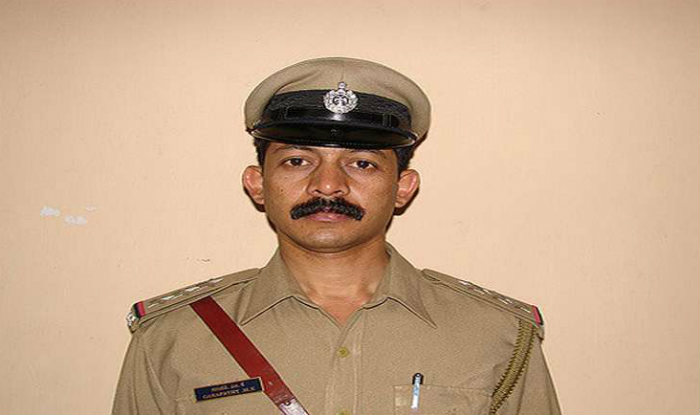 Karnataka Dy SP Mandapanda Ganapathy commits suicide after accusing ...