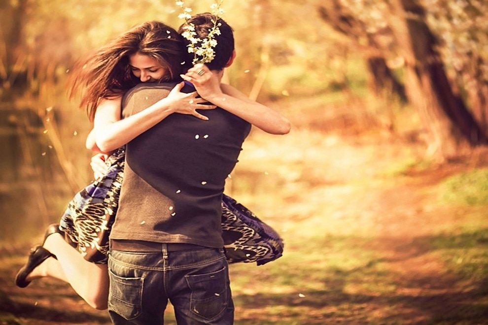How to hug romantically of your girlfriend mks | जानें कैसे करें अपनी ...
