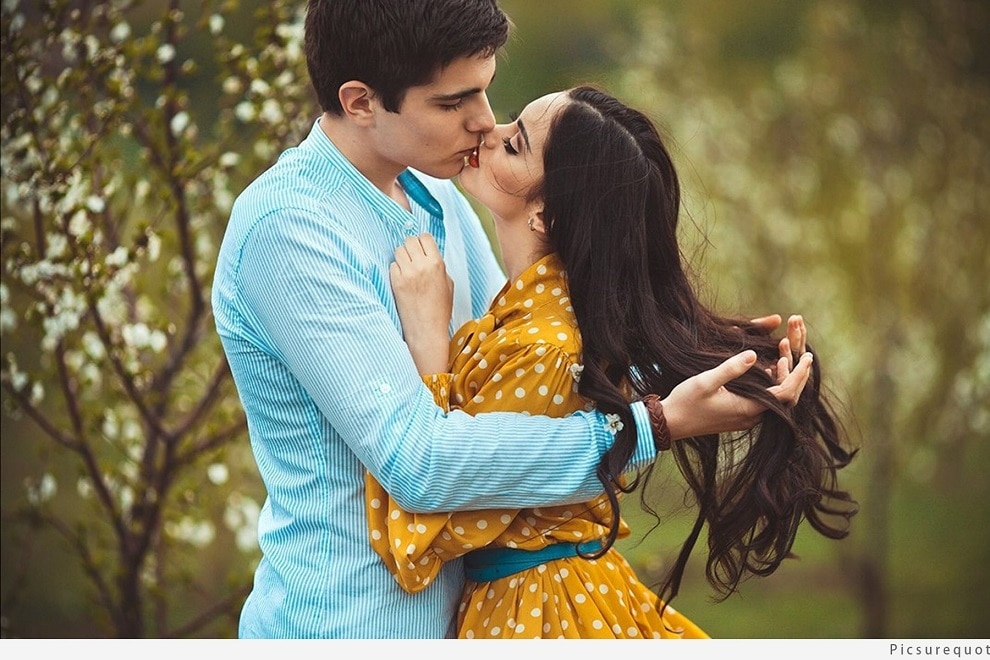 How to give your girlfriend a romantic kiss mks | जानें गर्लफ्रेंड को ...