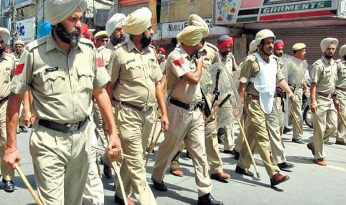 Police Team Attacked by 'Nihangs' in Punjab, Cop's Hand Chopped Off; 2 ...