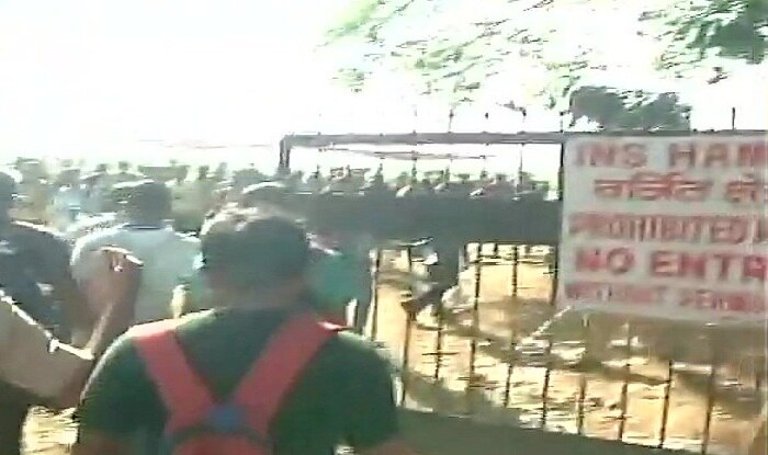 INS Hamla hit by a stampede as recruitment drive goes awry | India.com