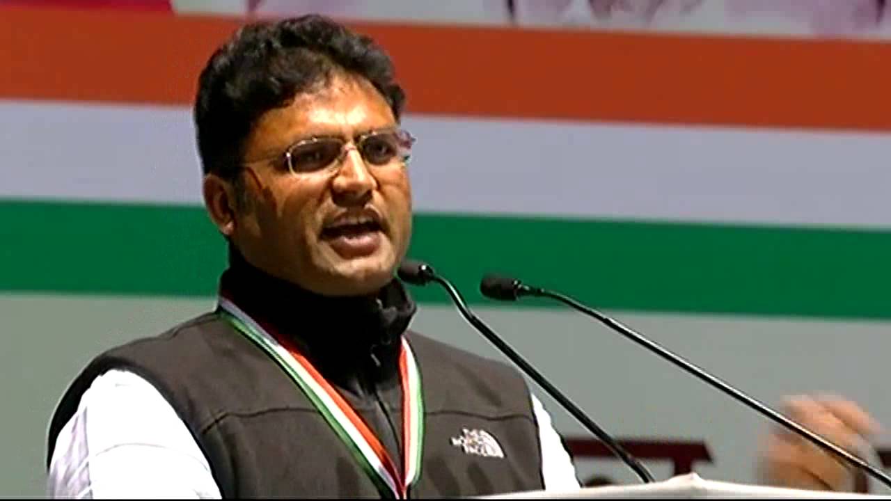 Haryana Congress Chief Ashok Tanwar’s supporters protest outside police ...
