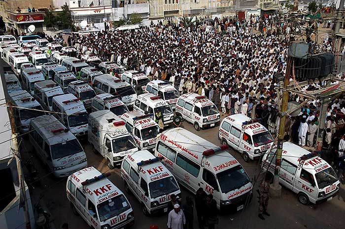 Ambulance Gets Preference Over VIP Convoy in Karnataka | India.com