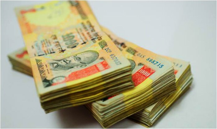 RBI allows banks to park old currency at district chests | India.com