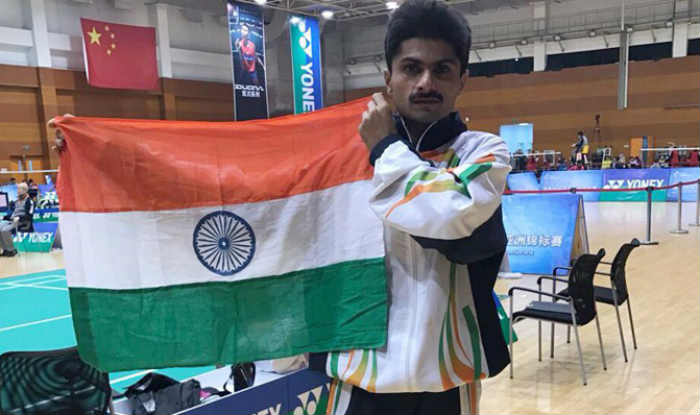 azamgarh dm suhas ly create history won gold medal in pera badminton ...