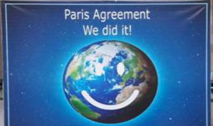 Paris Climate agreement: Smiley with slogan ‘we did it’ on important ...