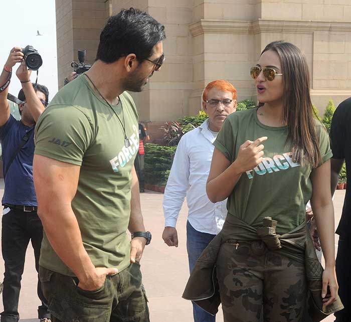 Force 2: John Abraham and Sonakshi Sinha pay tribute to the jawans at ...