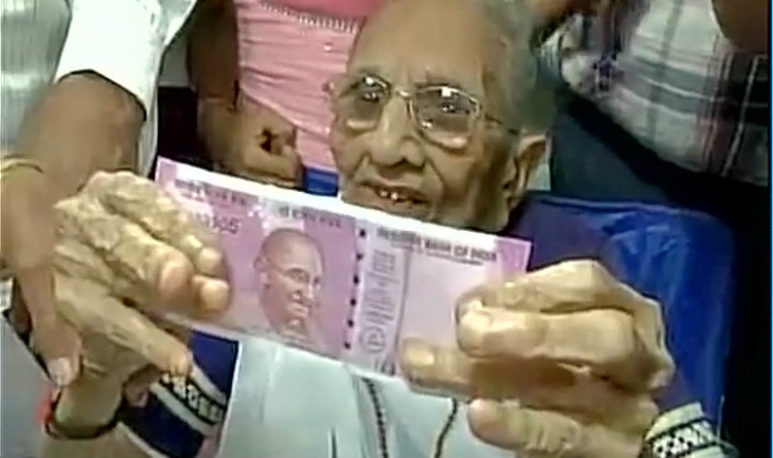 PM Narendra Modi with his mother Heeraben Modi: 11 cute pictures of ...