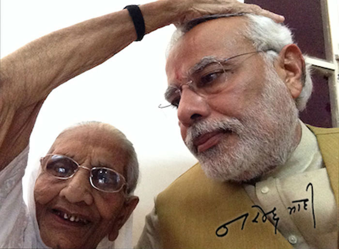 PM Narendra Modi with his mother Heeraben Modi: 11 cute pictures of ...
