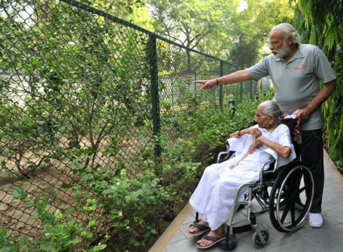 PM Narendra Modi with his mother Heeraben Modi: 11 cute pictures of ...