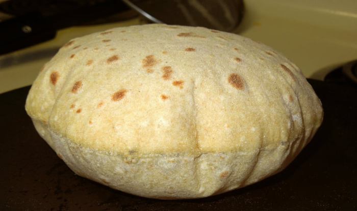 know why two layers are formed in chapati | तो इस कारण फूलते वक्‍त रोटी ...