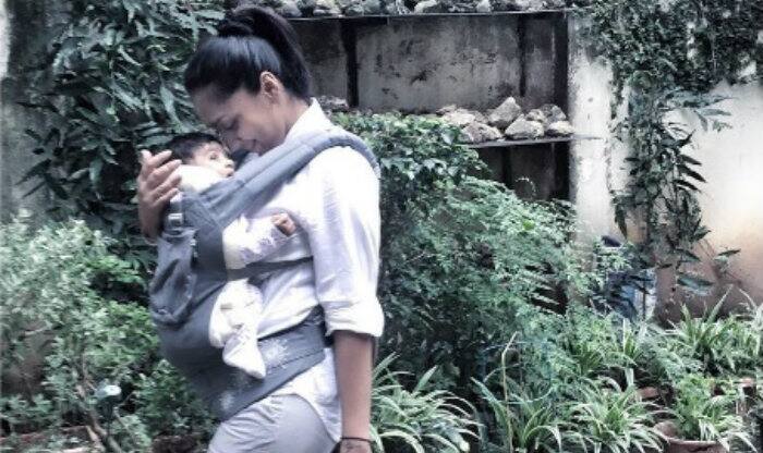 Shveta Salve shares an adorable picture breastfeeding her daughter Arya ...