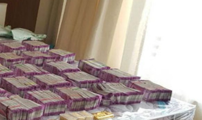 Fake Rs 2000 notes seized, one held | India.com