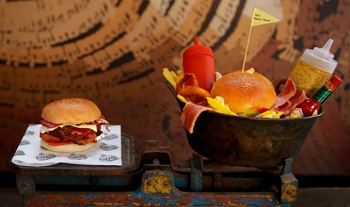 Perfect For Foodies Burger Lovers and Tables capes Set of 2 Burger ...