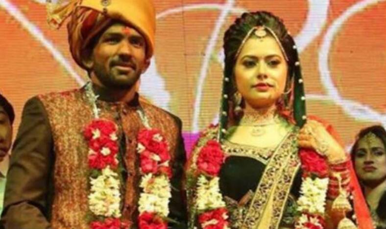 Yogeshwar Dutt marries Sheetal Sharma: See wedding pictures of Indian wrestler with his wife ...