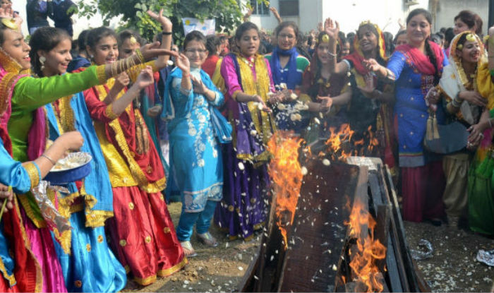 Lohri 2020: लोहड़ी पर जरूर सुनें-सुनाएं ये कहानी, सालों से यही है परंपरा