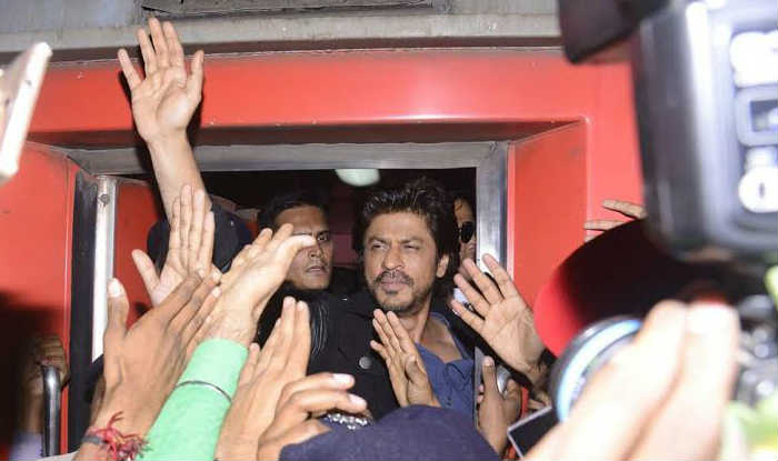 Raees star Shah Rukh Khan has begun his train journey- view HQ pics ...