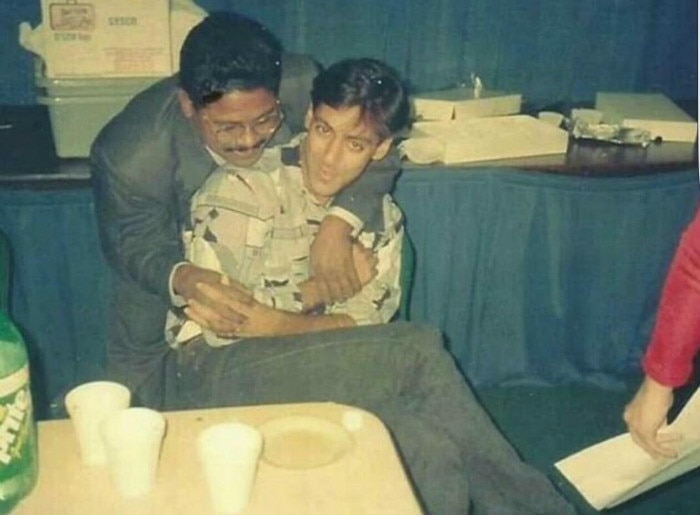 Salman Khan with original Raees Abdul Latif? WhatsApp pic of Bhai with ...