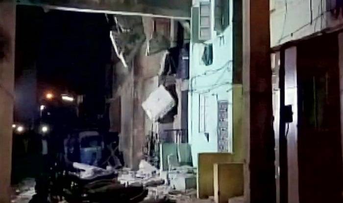 3 killed, 21 injured as building collapses in Surat | India.com