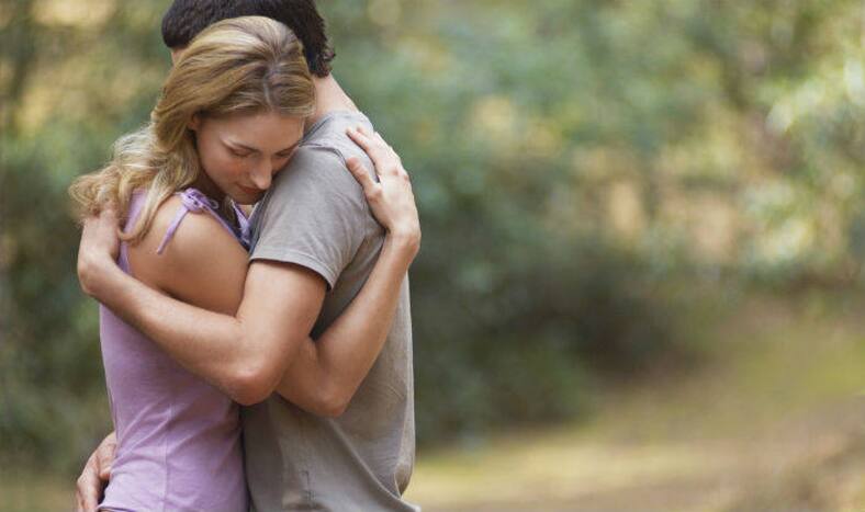 Happy Hug Day! Here are 6 reasons why hugs should be a part of your ...