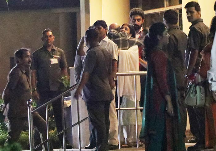 Pics: Aishwarya Rai Bachchan is INCONSOLABLE as her father’s condition ...