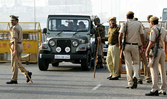 heavy jam in Delhi Jat Agitation | जाटों के कूच पर पुलिस मुस्तैद ...