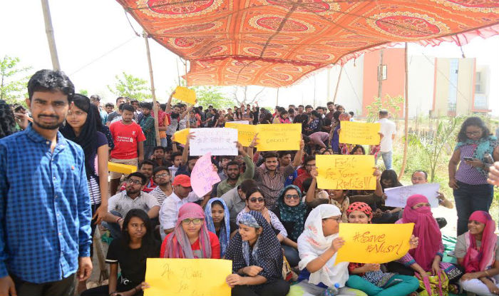 NUSRL Ranchi students protest demanding release of state funds and ...